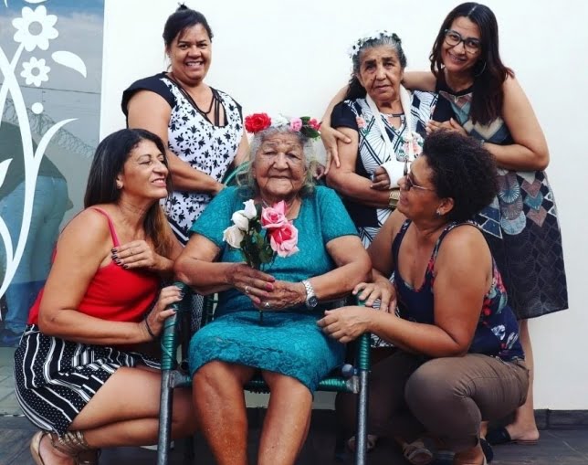 DONA MARIA, 101 ANOS, MANDA CURRÍCULO PARA TRABALHAR: “QUERO SER ...